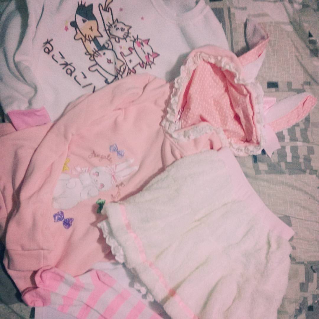 Got All These Cute Clothes And No Where To Wear Thempink Cute Jfashion Nekoatsume