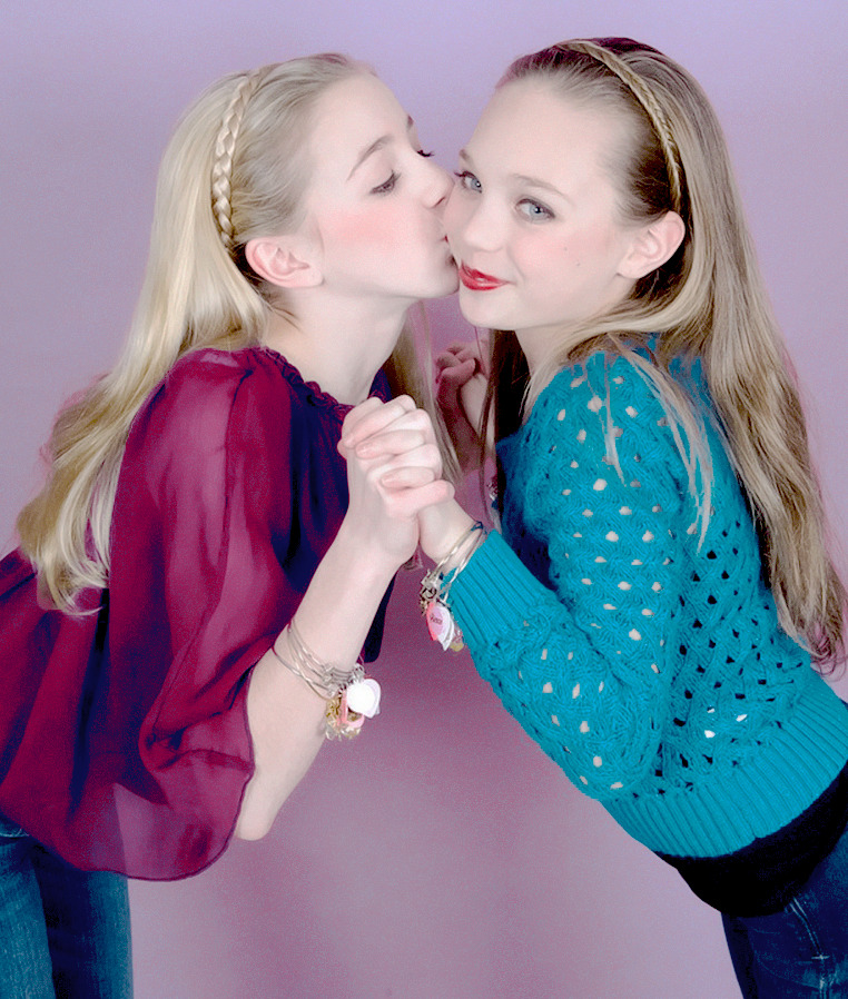Maddie Ziegler And Chloe Lukasiak