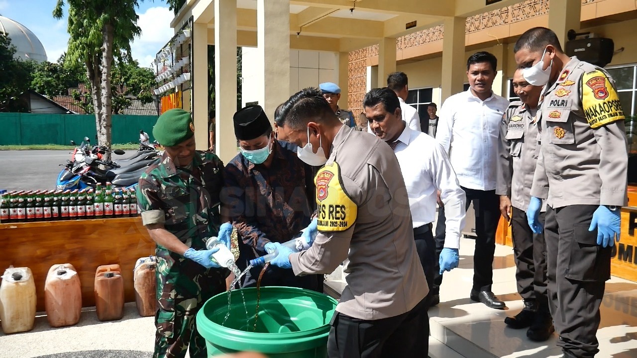 Polres Loteng Gelar Konfrensi Pers Akhir Tahun 2023 Media Online