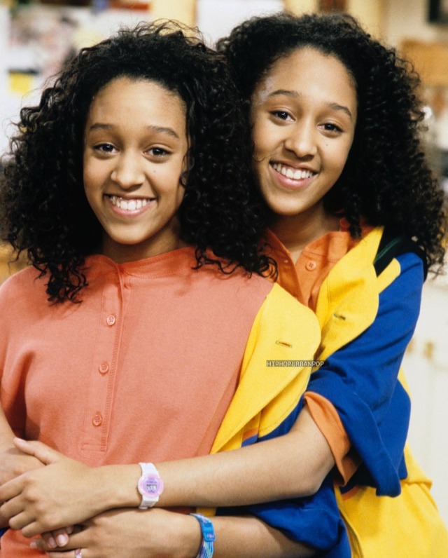 Tia And Tamera Mowry On Set Of The Pilot Episode Of “sister Sister