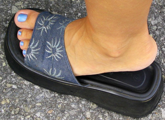 Candid Feet And Girls On Tumblr