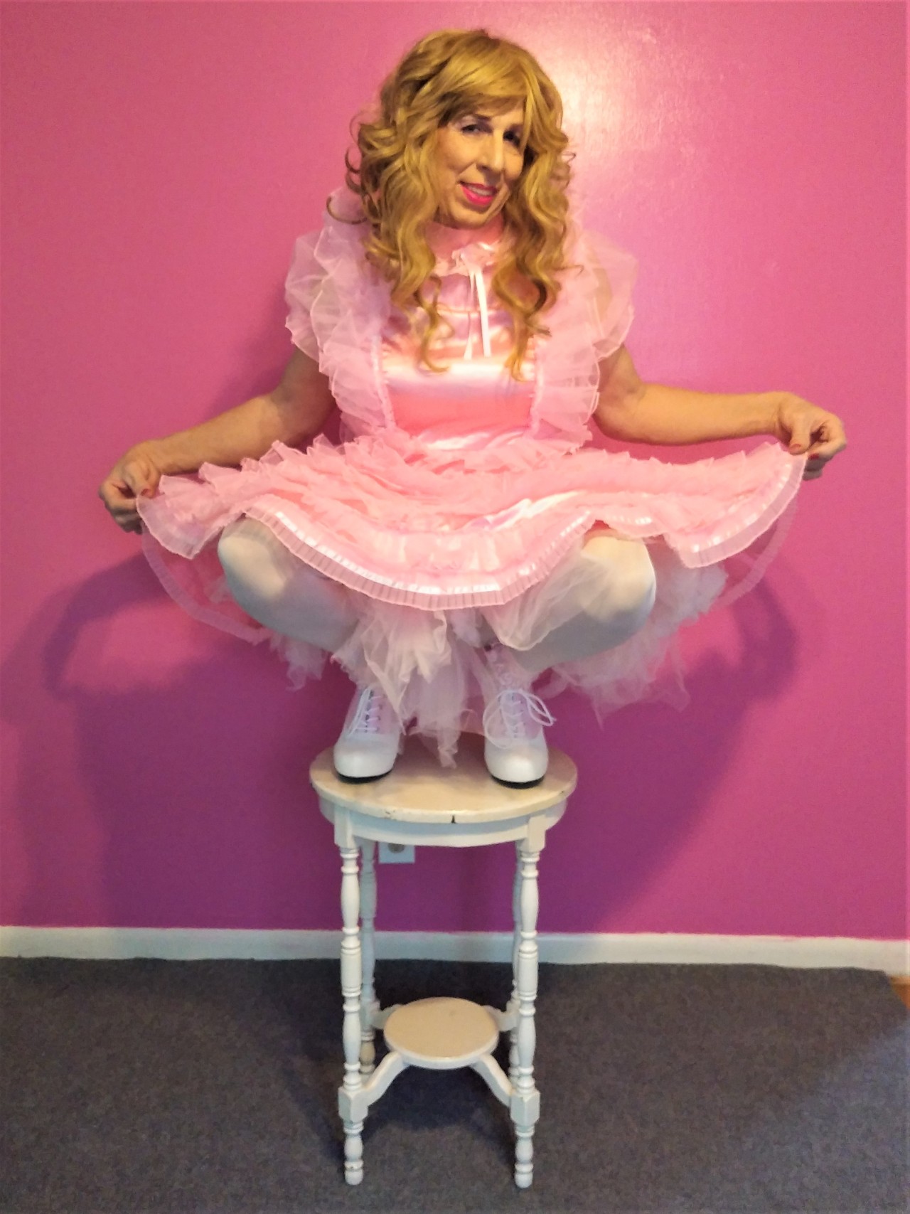 Crossdresser Bee — Instagram Sissy