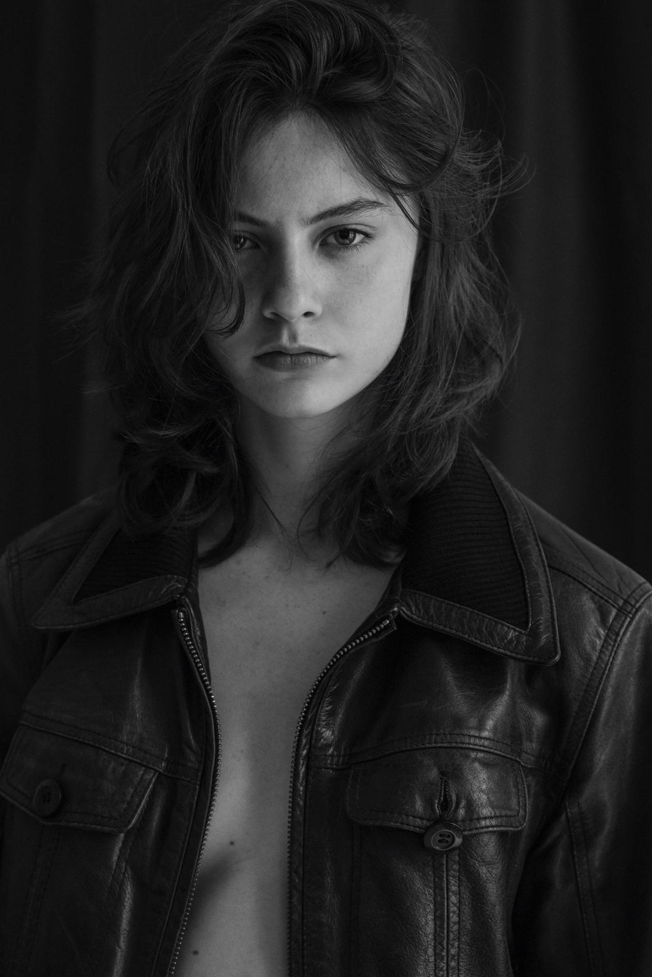 Jordan Mcewen, Claire Redfield's face model – @motchi-9 on Tumblr Jordan Mcewen, Claire Redfield's face model – @motchi-9 on Tumblr