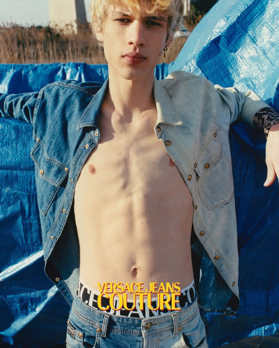 Lazar In Versace Jeans Couture Spring Summer 2022 Tumbex