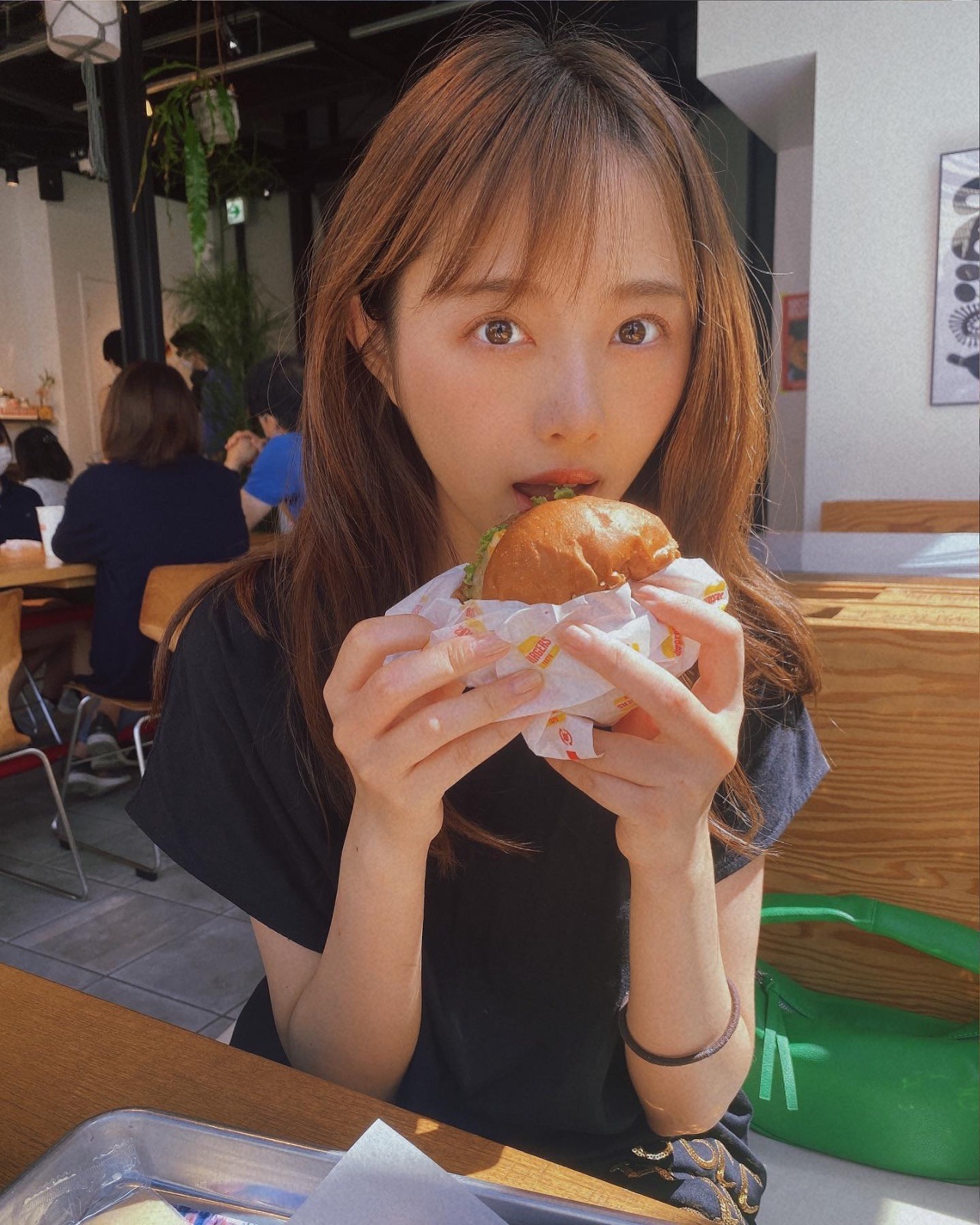 Eating Girl Eating Girl