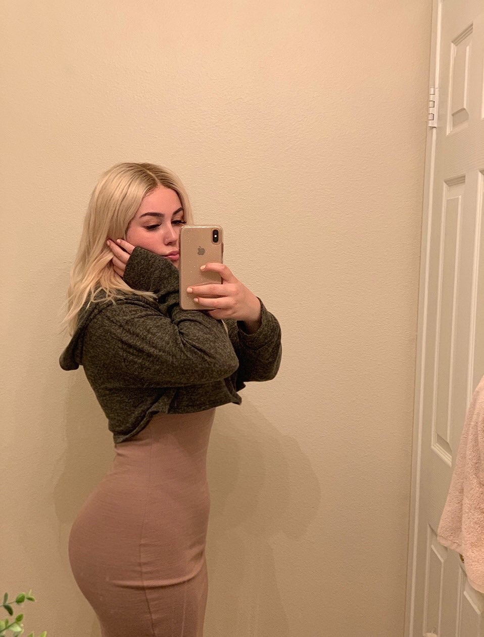 Girls Sexy Self Pics Nice Booty Selfie