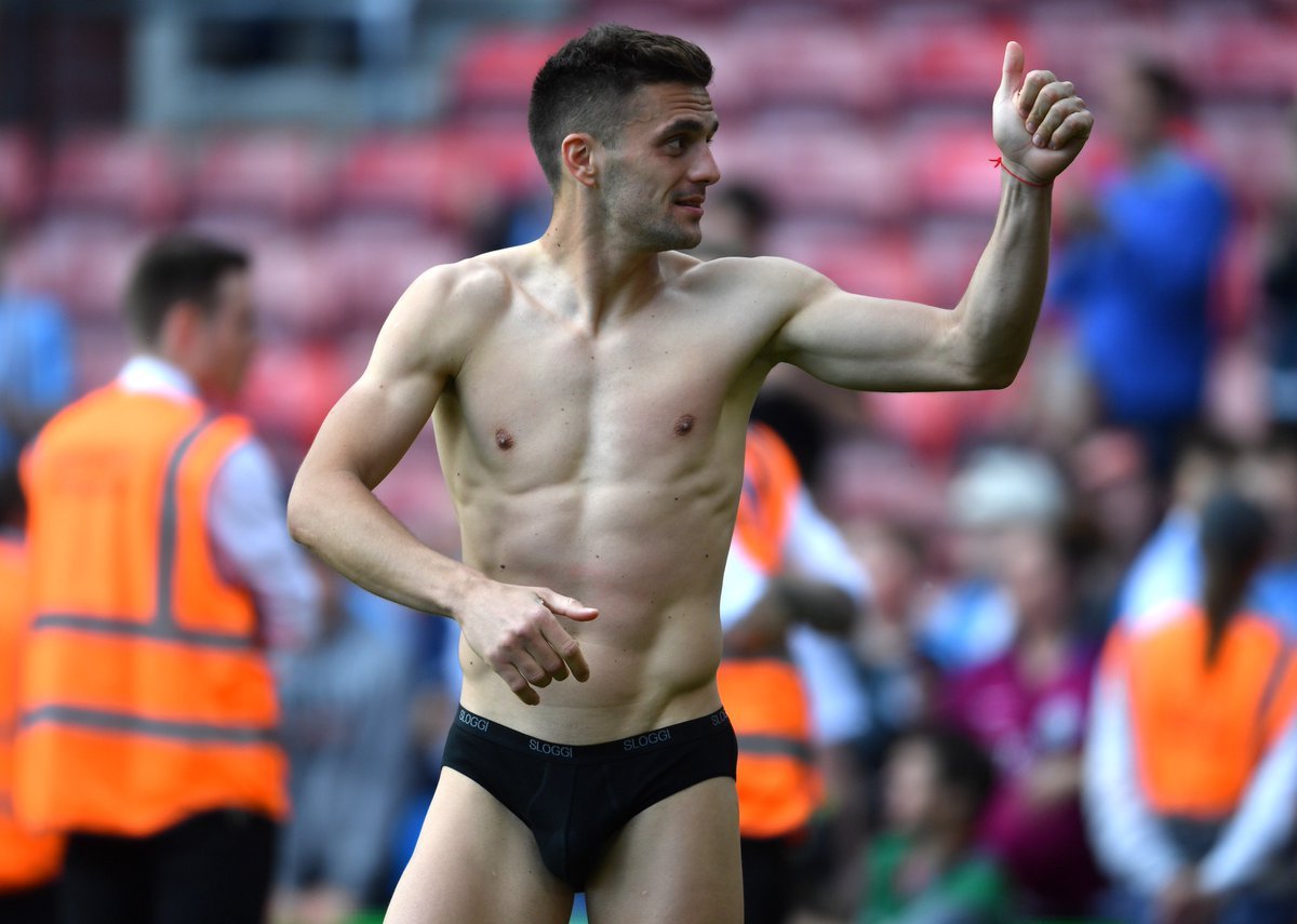 Shirtless Football Explore Tumblr Posts And Blogs Tumgir