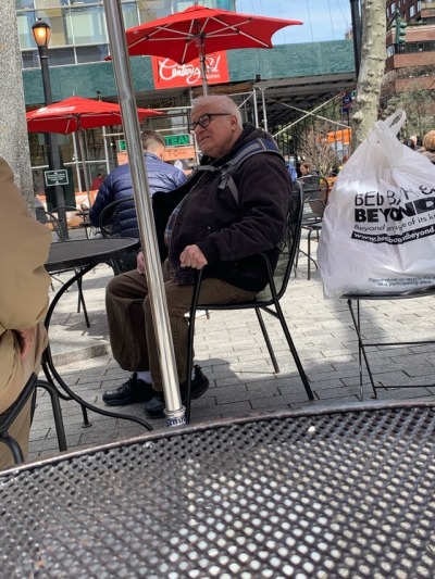 Viejito En Parke Con Su Pene Erecto Tumbex