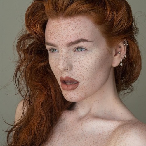 Miss Deadly Red Photo