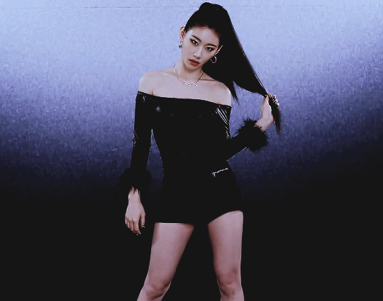 Hwcngyeji Chaeryeong In Cheshire Concept Film Chaeryeong Itzy Reblog Femaleidols Femaleidols