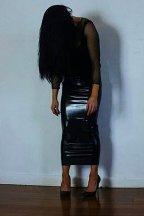 Another Great Latex Hobble Skirt Tumbex