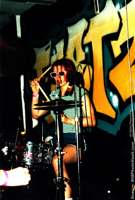 Thurston Hearts The Who Tobi Vail Playing With Bikini Kill At Fast Zone