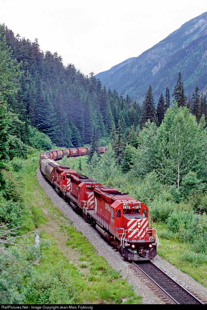 Railway Express Trains And Trams — Es44c4 Eastbound Grain Train On The Connaught