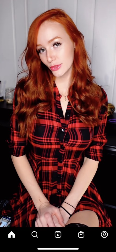 Redhead Cute And Sexy Girls In Flannel Boobs Kissable Lips Green Eyes Red Flannel