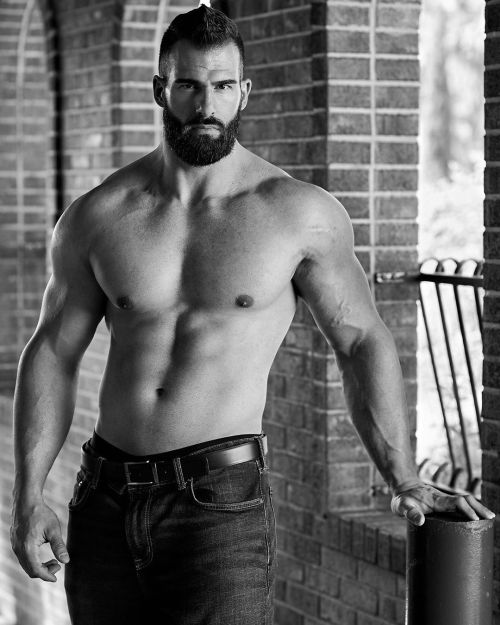 Muscles Worship — Nick Pulos