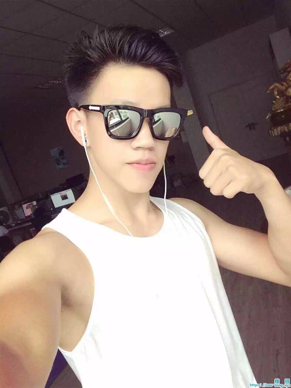 Mantop10691是個有大屌而且身高有186公分的健身肌肉直男02 Tumblr Pics