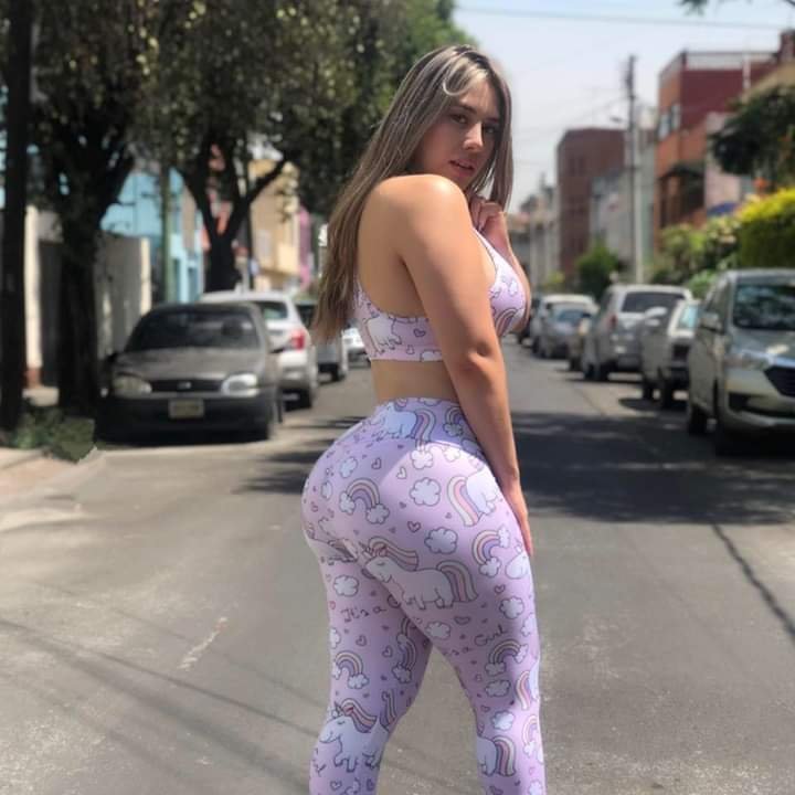 Con La Noticia — Fotos De La Modelo Isamar Becerril Coach