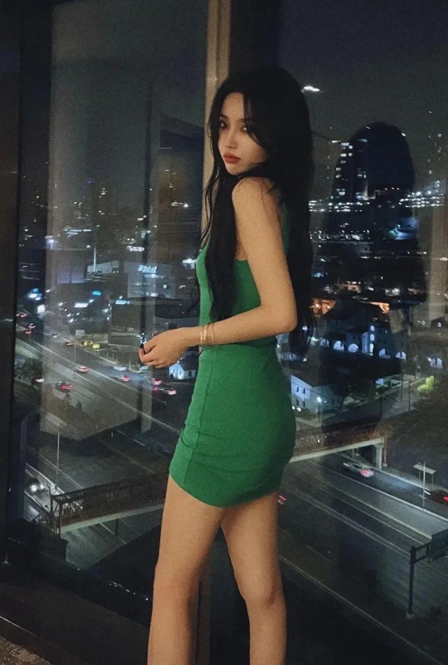 Tight Body Soyeon Looking Good In Green Gidle Gidle Soyeon Asian Haven Asianhaven4u