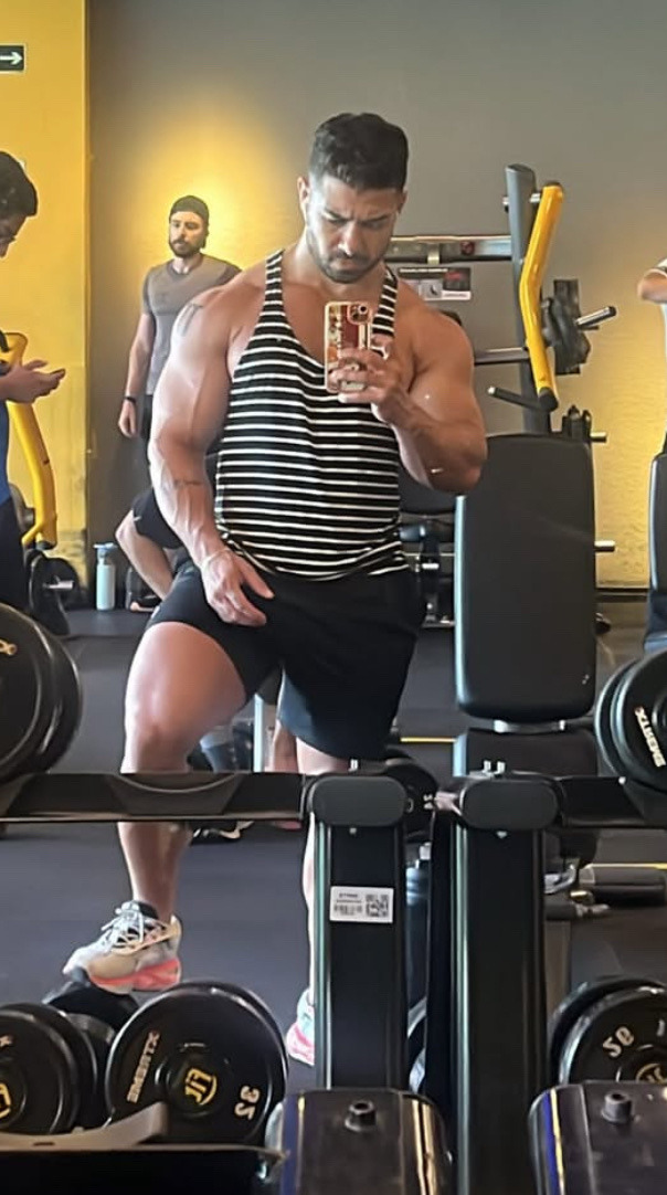 @musclehunkymen on Tumblr @musclehunkymen on Tumblr