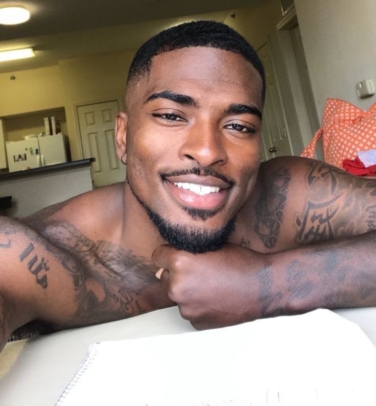 Darius Hixson Jr – @men-worth-your-time on Tumblr Darius Hixson Jr – @men-worth-your-time on Tumblr