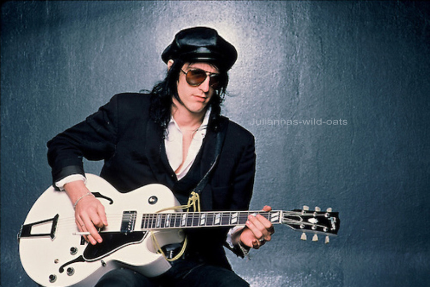Izzy And His Gibson Es 175 In 1987 The Gibson Izzy Stradlin Stole My Heart