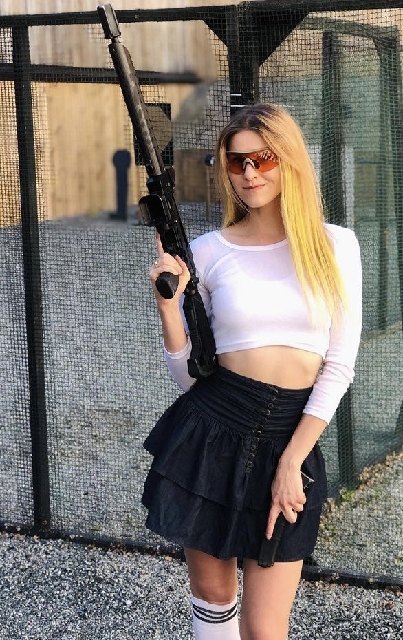 Hot Chicks And Guns