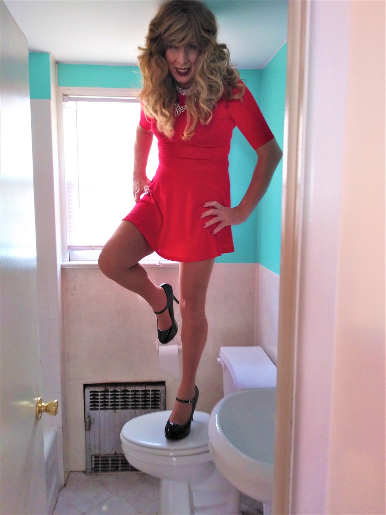 Crossdresser Bee — Instagram Crossdresser