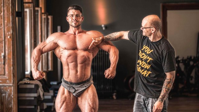 Image Tagged With Bodybuilder Bodybuilding Glasses Musclemen Glasses On Tumblr