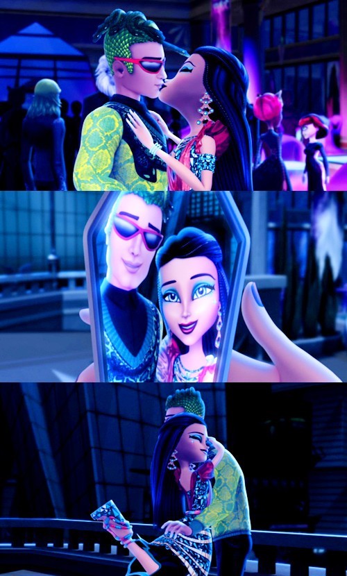 Monster High Deuce And Cleo Kissing