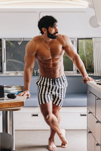 @musclehunkymen on Tumblr @musclehunkymen on Tumblr