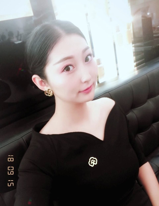 养宠物 On Tumblr 男友出差，昨晚背着男友和单男玩3p，一晚上不知道被射进妹妹里多少次。早上起来精液留到床单上，只好洗澡时把精液扣