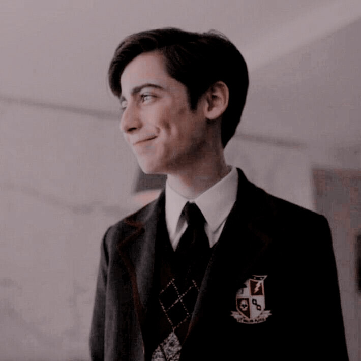 Requests Are Closed — Pairing Five Hargreeves X Reader Request From
