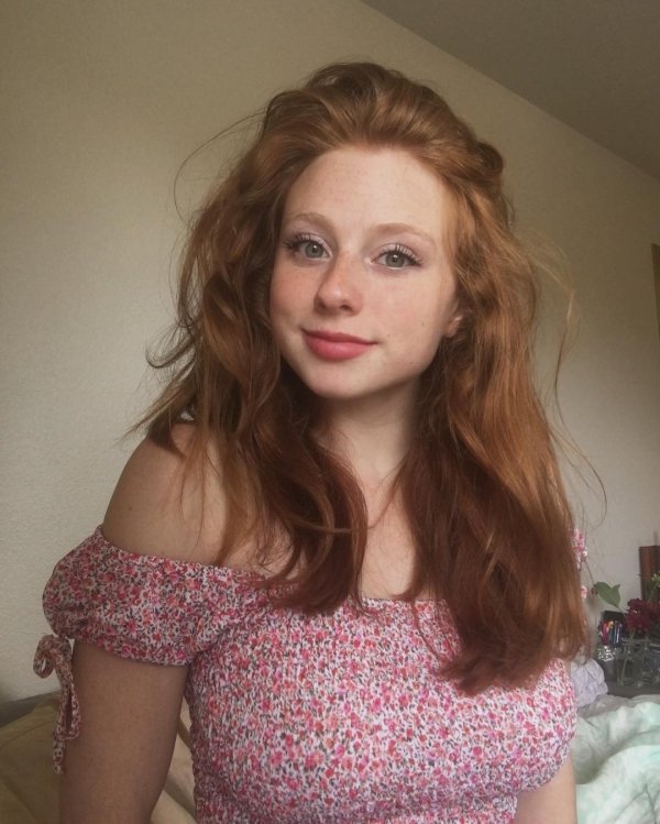 Clothed Busty Cleavage On Tumblr