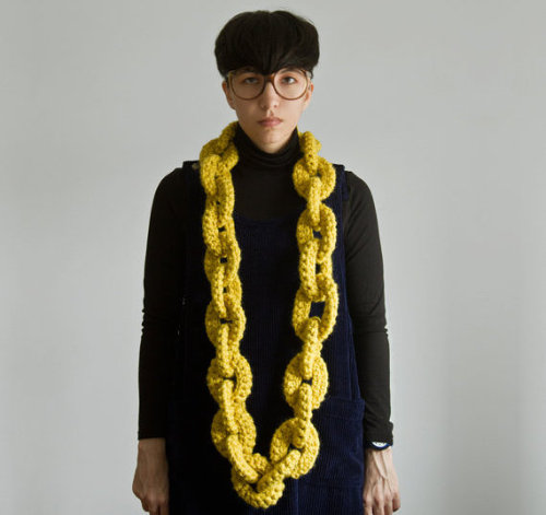 DIY Crochet Chain LInk Scarf Pattern and Tutorial. True Blue Me You DIYs for Creatives