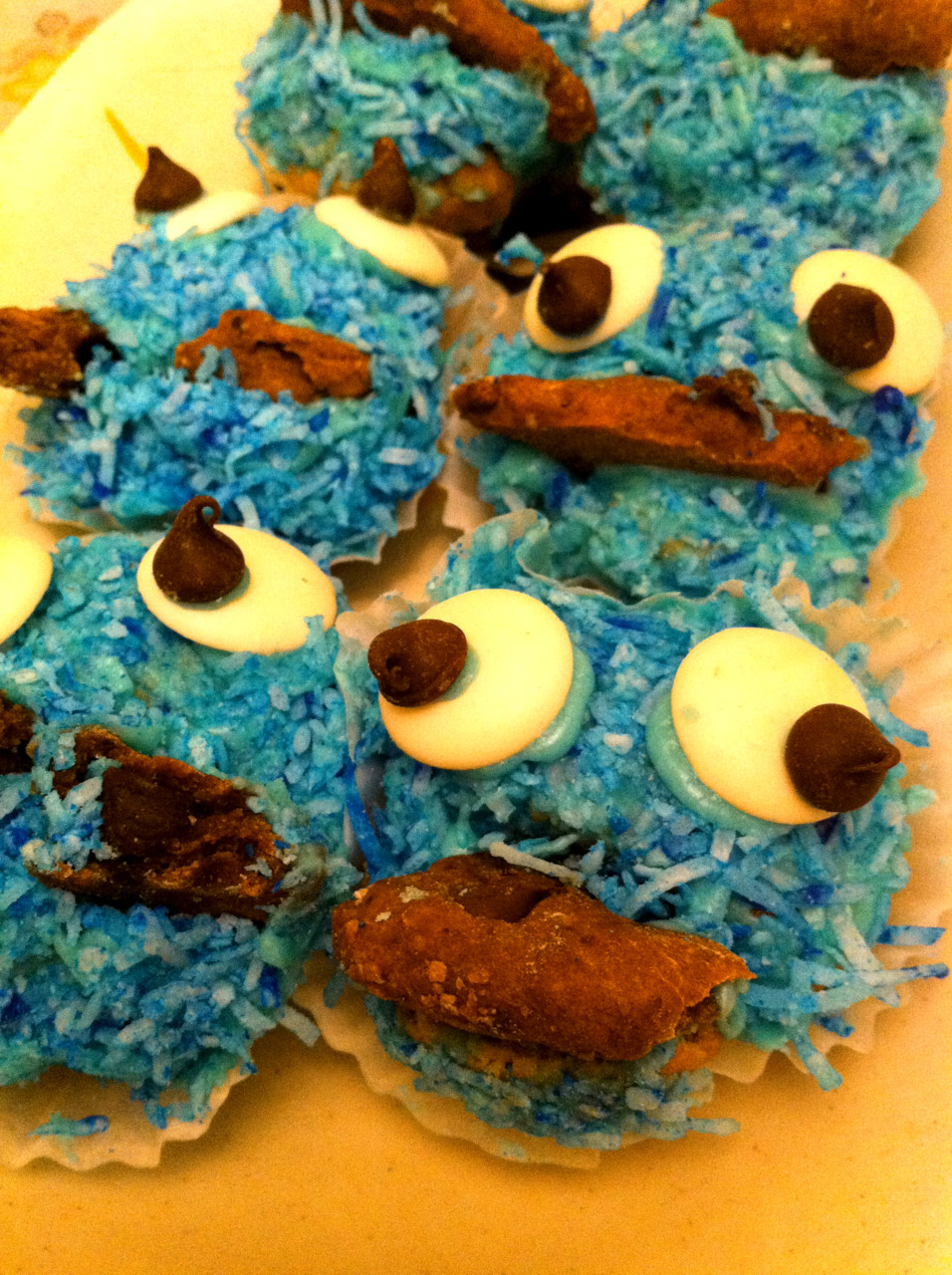 Illustrioustory After Seeing So Many Cookie Monster Cupcake Photos