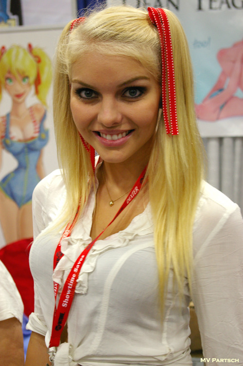 American Comicon — Mandy Comic Con San Diego 2011 Dean Yeagle